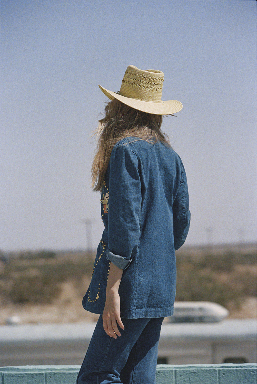 Daphne Groeneveld – Lack Of Colors // Jason Lee Parry